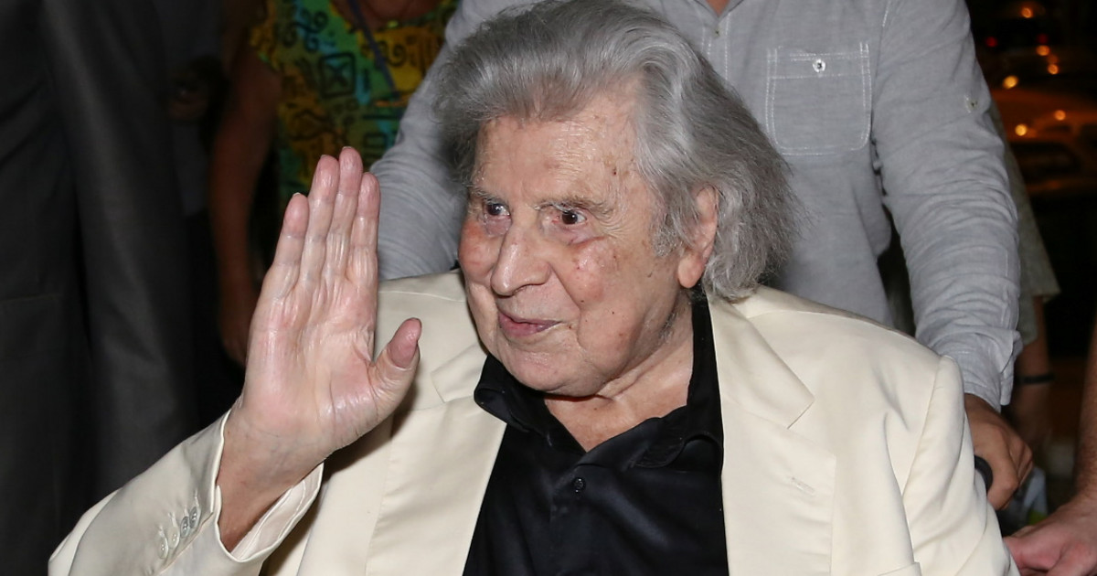 Μίκης Θεοδωράκης: Η ιστορική φωτογραφία που δημοσίευσε η Έλενα Ακρίτα ...