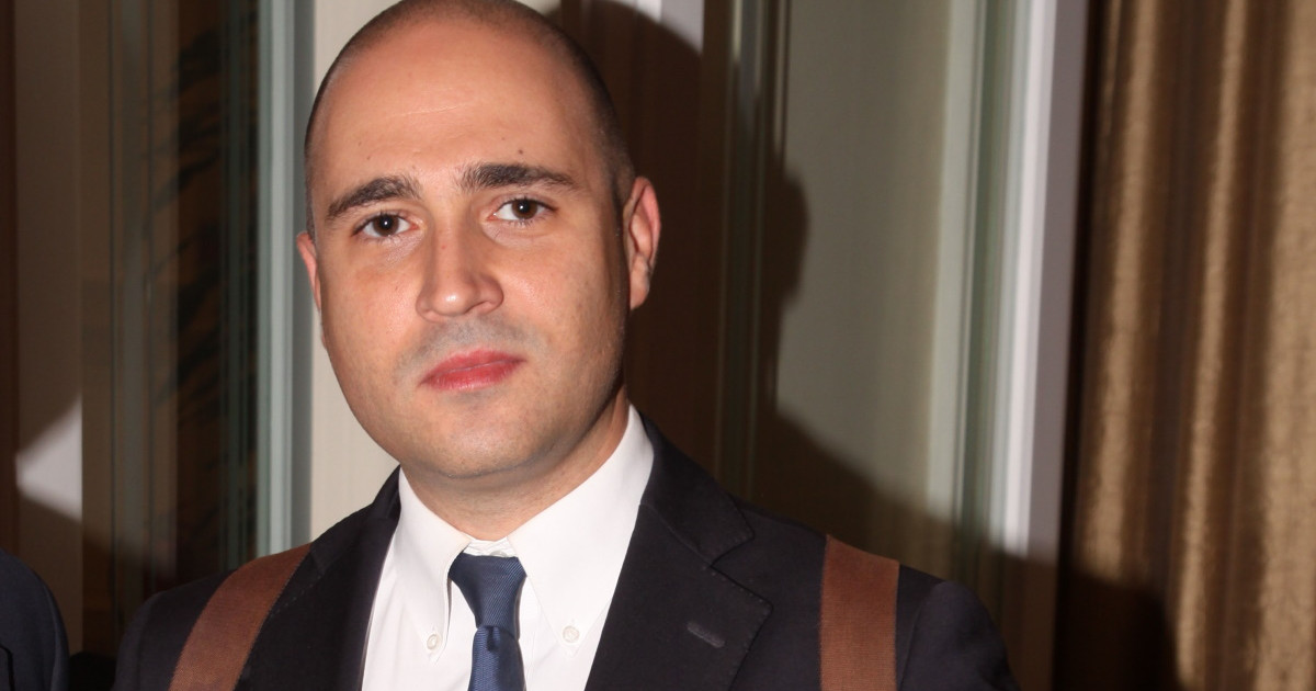 Κωνσταντίνος Μπογδάνος: Μας δείχνει για πρώτη φορά το πρόσωπο της 5 ...