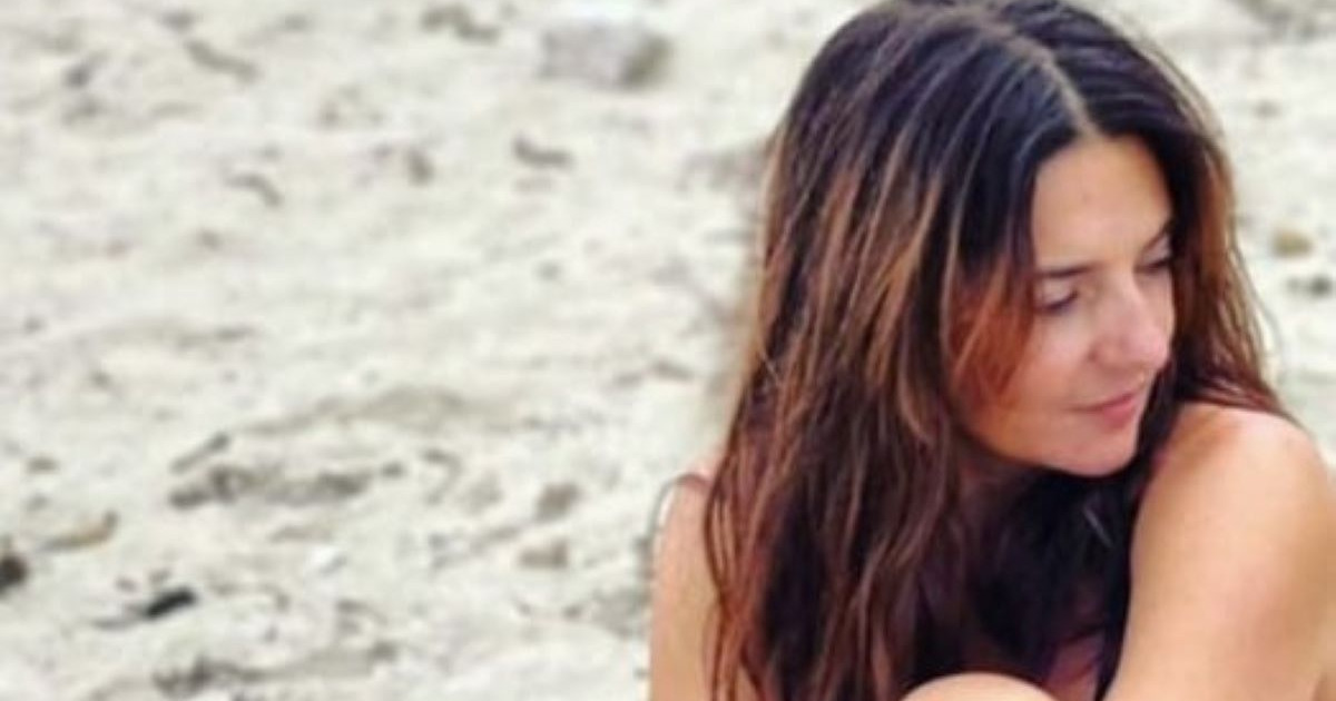 Η Μαρία Λεκάκη τόπλες σε παραλία της Σερίφου