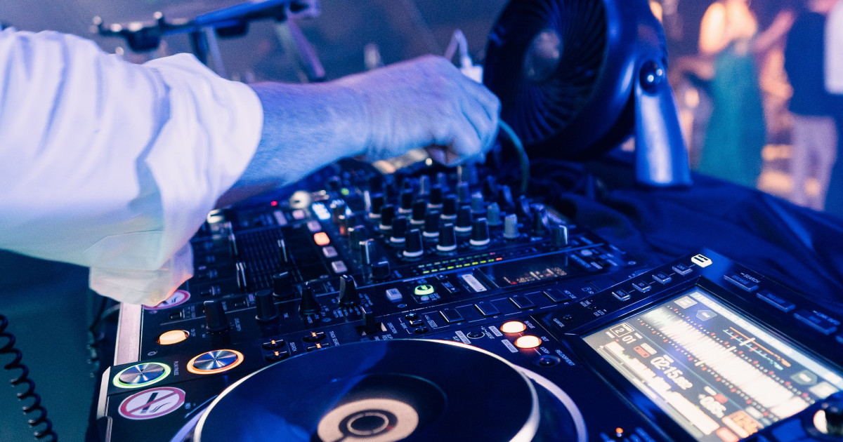 Στον Εισαγγελέα ο Dj που επιτέθηκε στην πρώην σύντροφό του - Τι λέει ο ...