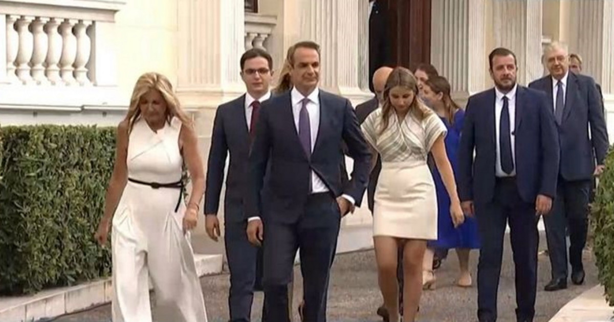 Κυριάκος Μητσοτάκης: Μαζί με τη Μαρέβα και τα τρία παιδιά τους στο ...