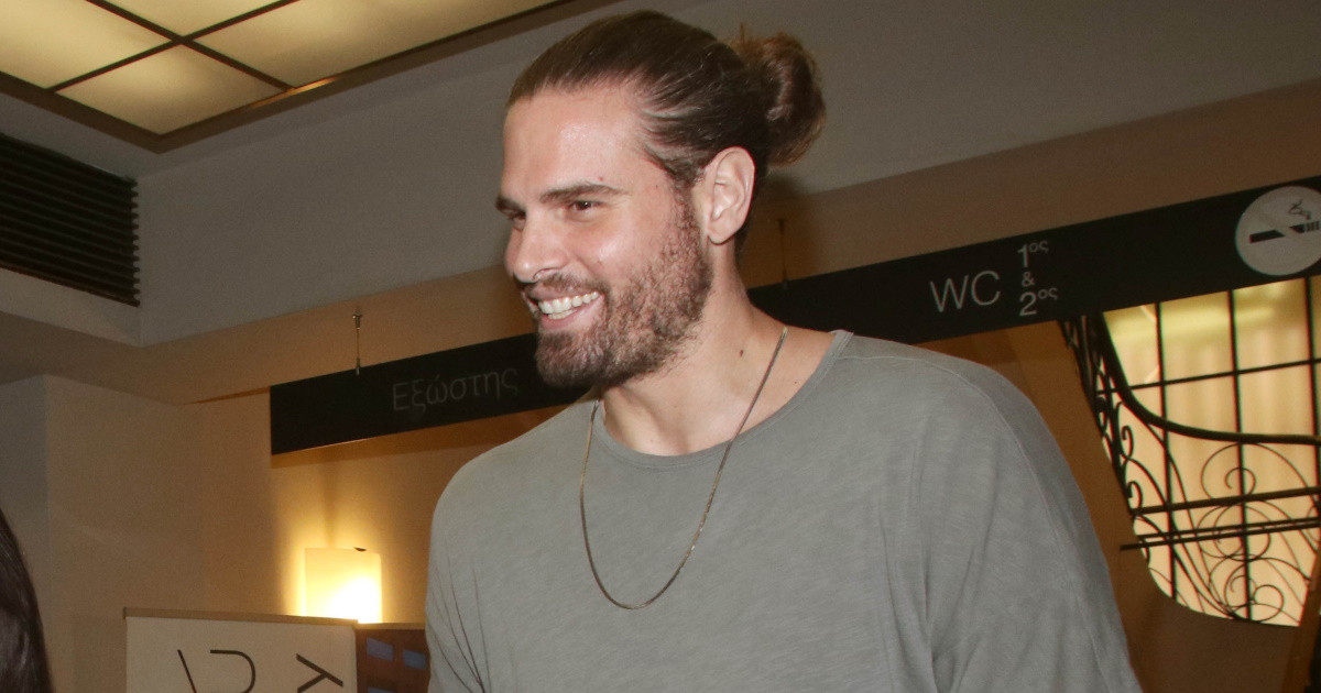 Γιώργος Μπόγρης: Βραδινή έξοδος με κούκλα μελαχρινή συνοδό