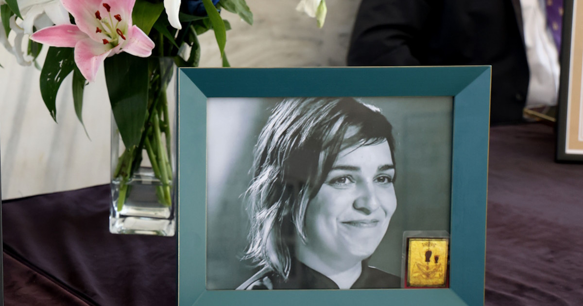 Πόνος στην κηδεία της Ντέμης Γεωργίου - Η θερμή παράκληση της ...