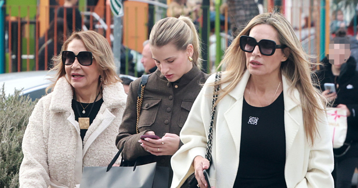 Ελένη Πετρουλάκη: Πόσο κοστίζουν οι Chanel γαλότσες που απογείωσαν το ...