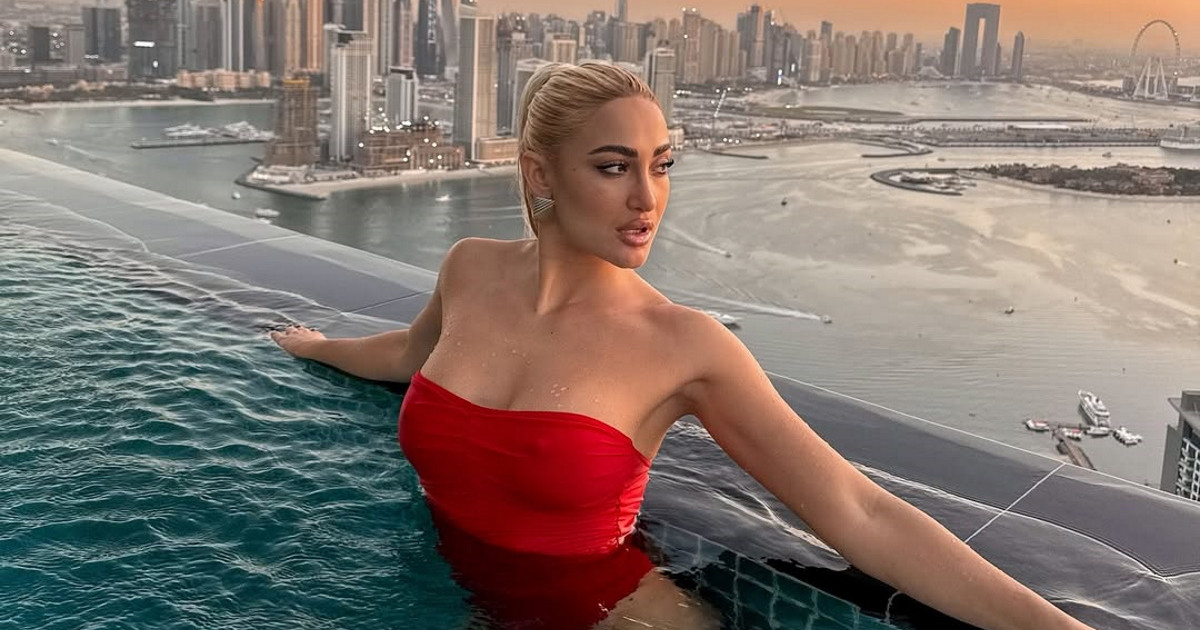 Ιωάννα Τούνη: Εντυπωσίασε με την εμφάνιση της σε παραλία της Μυκόνου