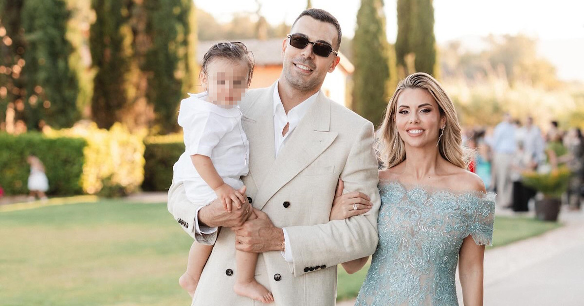 Κώστας Σλούκας - Μαρία Δαρσινού: Το φωτογραφικό άλμπουμ της βάφτισης ...