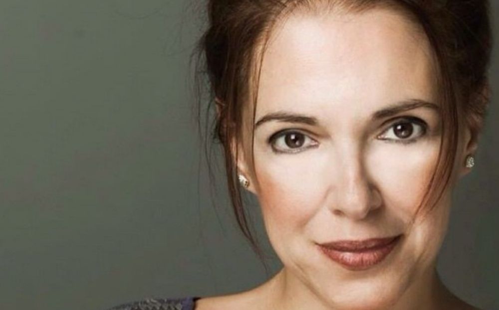 Η Ελένη Ράντου σε ένα από τα πρώτα εξώφυλλα της καριέρας της