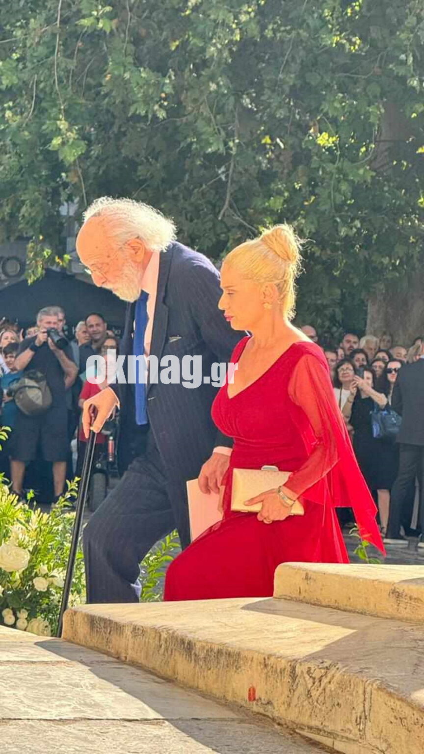 Αλέξανδρος Λυκουρέζος: Τι φόρεσε η συνοδός του στον γάμο της Θεοδώρας ...